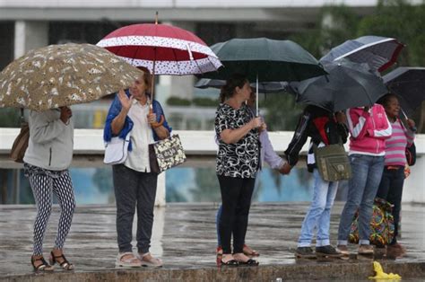 Frente Fria Passa Pelo Es E Traz Mais Chuva Forte E Rajadas De Vento