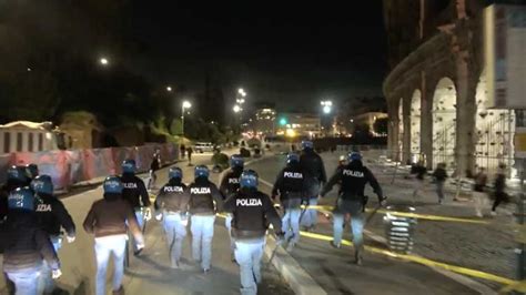 Polizia di Stato blocca scontri tra tifoserie al Colosseo Il Caffè di
