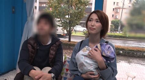 【最大50 Off】マジックミラー号 心優しい子持ちのママがデカチンで妻に挿入を許してもらえない男性に素股奉仕 産後で感度が上がったマ コは我慢できず、不倫挿入真正中出し！5 6時間sp