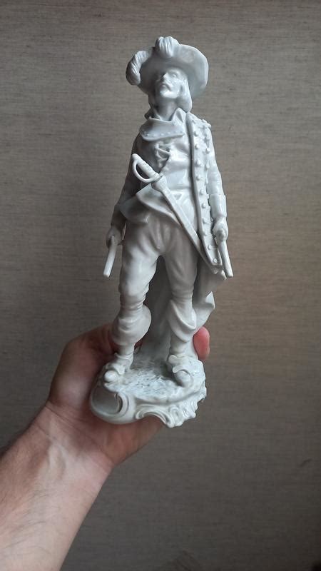 Статуэтка фарфор мушкетёр с пистолетами — ціна 2400 грн у каталозі Статуетки Купити товари для