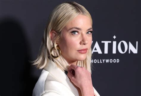 Ashley Benson muestra las secuelas físicas de una mala salud mental Woman