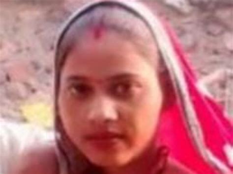 Married Woman Committed Suicide By Hanging Herself With A Rope पति