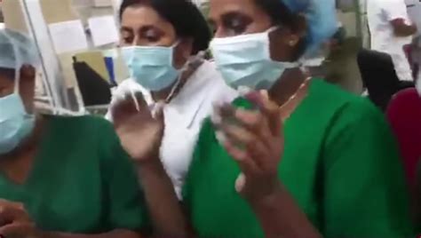 කොරෝනා රෝගීන් වෙනුවෙන් ඔවුන්ගේ මානසික සුවය ගැන පවා සිතන අපේ සෞඛ්‍ය අංශ