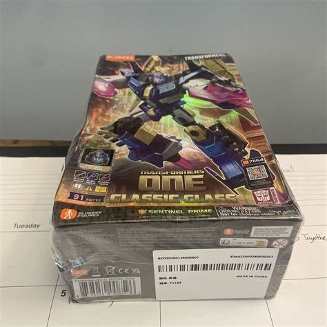 Mib Transformers One Blokees Classics Class Sentinel Prime Figure Model