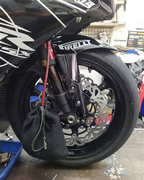 皇鑫車業 Gsx R1000 K6 更換龍豐前浪花碟碟盤 更換義大利wrp來另片 來另片更換又忘記拍照xd