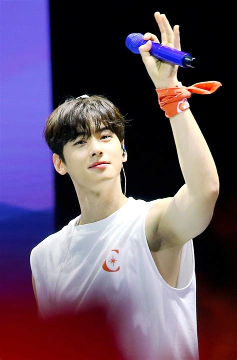 Eunwoo ️ In 2022 Cha Eun Woo Self Defense Moves Cha Eun Woo Astro