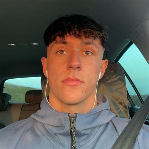 Oliver Bowering Oliver Bowering • Threads Say More