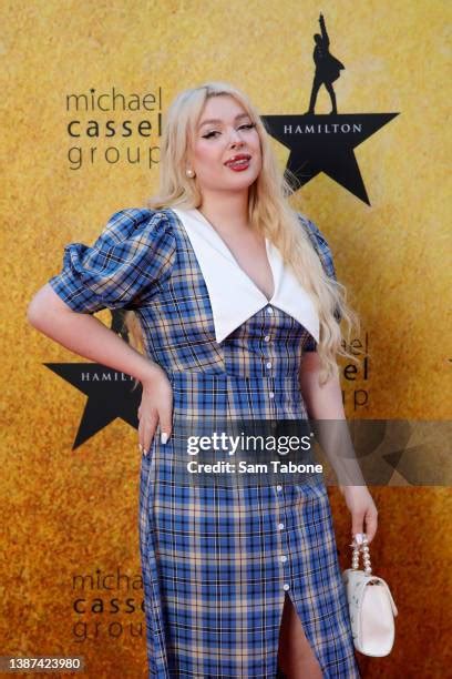 La Belle Bambi Photos Et Images De Collection Getty Images