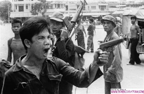 សម្តេចតេជោ ហ៊ុន សែន៖ ចងចាំថ្ងៃ១៧ មេសា នៃរបបប្រល័យពូជសាសន៍ប៉ុលពត សារព័ត៌មាន នគរវត្ត