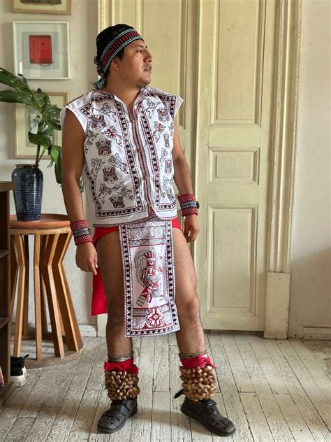 Centzontotochtin Yoyomitl 400 Rabbits Maxtlatl Xicolli Aztec Dancer