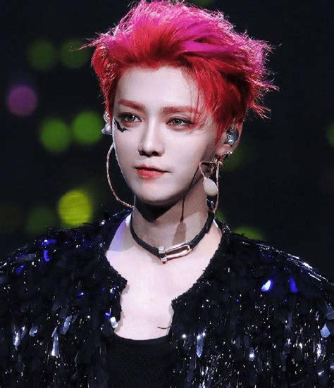 黄子韬现身鹿晗演唱会 梦回exo，归国三子缺一人