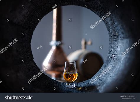 284386 위스키 잔 이미지 스톡 사진 및 벡터 Shutterstock