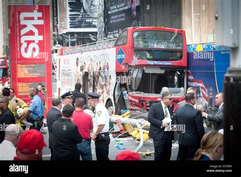 Manhattan New York Usa 5th Aug 2014 Two Double Decker Tour Buses