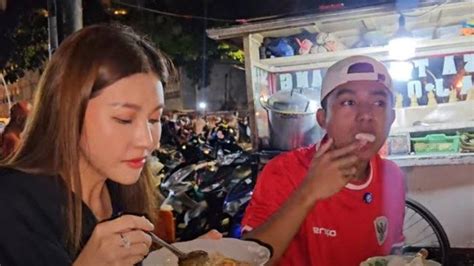Pantas Betrand Peto Sering Nongol Di Live TikTok Sarwendah Usai Cerai Dari Ruben Onsu Bikin