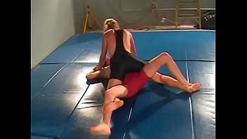 Nerd Girls Get Hot And Sweaty So They Fight Naked XVIDEOS