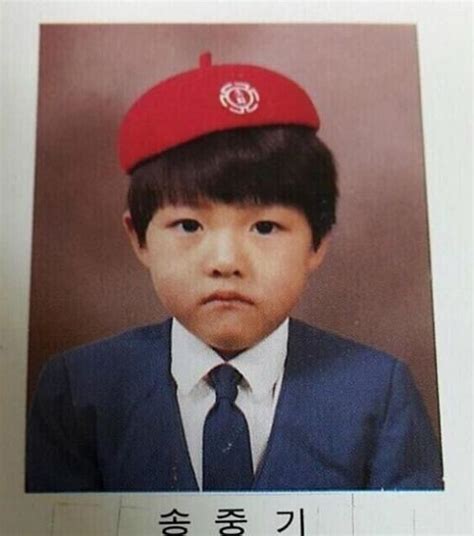 태양의 후예 송중기 유치원시절 빨간모자 쓰고 뚱한 표정 송혜교 반할 만 아주경제