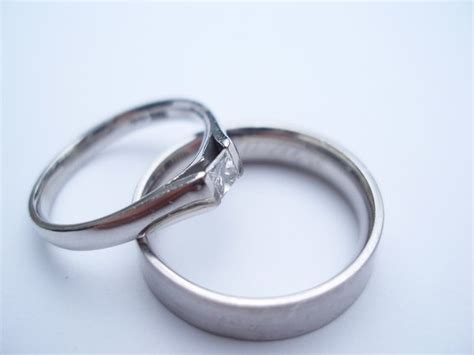 Inilah Model Cincin Nikah Emas Putih Dan Tips Memadukan Dengan Gelang