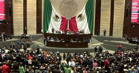 Diputados aprueban reducir la edad mínima para ser diputado y