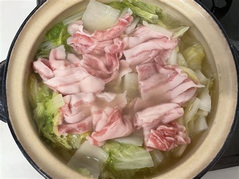 【変わり種鍋レシピ】鍋にレモン！？簡単なのにさっぱり爽やかな豚バラ白菜のネギ塩レモン鍋がおいしすぎる