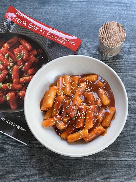 We Tried Trader Joes Tteokbokki Dailywaffle