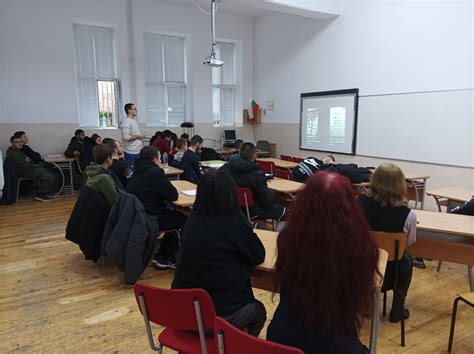 Учениците от специалност Електрообзавеждане на производството дуално обучение защитиха своите