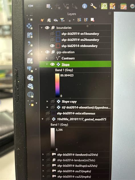 help in calculating raster area r qgis