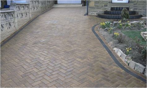 Autumn 45 Degree Herringbone With Charcoal Inset Border Driveway