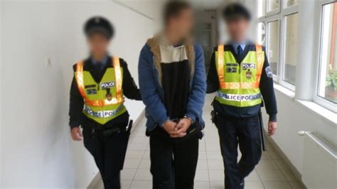 Tartozott Ezért Rabolt