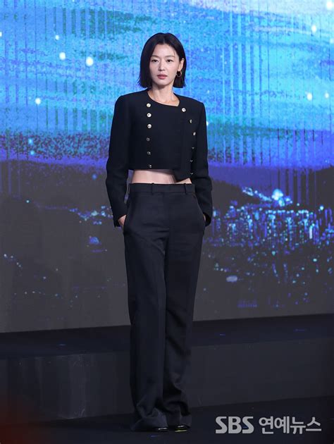 E포토 전지현 북극성 4년 만에 드라마 복귀