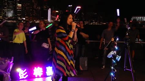 街頭女皇 彭梓嘉《漫步人生路 一起走過的日子 夕陽之歌 一生所愛 小幸運 友誼之光》 尖沙咀4 5號碼頭1小時音樂會