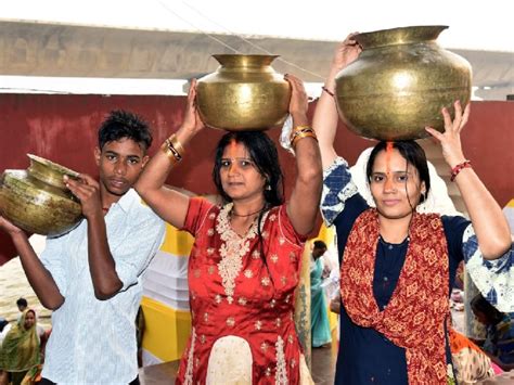 Chhath Puja Celebration Timing Bihar Up Jharkhand Photos Videos नहाय