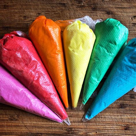 Getting Caked 🌈 ️🧡💛💚💙💜🖤🤍🤎💕