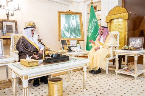 أمير القصيم يشهد اتفاقية المحفظة الوقفية مع العثيم الخيرية الجمعية
