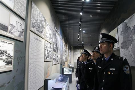 承德市人民政府 部门动态 承德市公安局开展清明祭扫缅怀先烈活动
