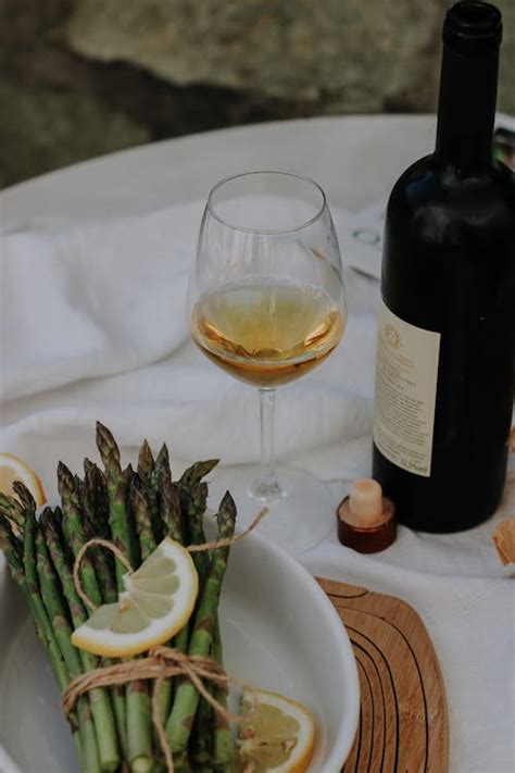 레스토랑 맛있는 수직 쐈어 음식 음식 사진 접시 파인 다이닝 푸 아그라 하얀색에 관한 무료 스톡 사진