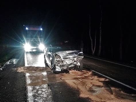 Dwa Zniszczone Samochody I Jedna Osoba Ranna Po Zderzeniu Z Dzikiem