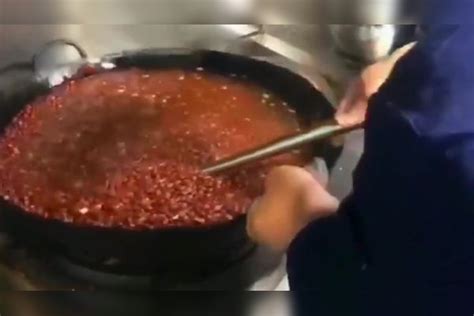 厨师不听话，20斤的花生米非要一锅炸，这下算是好了！花生米