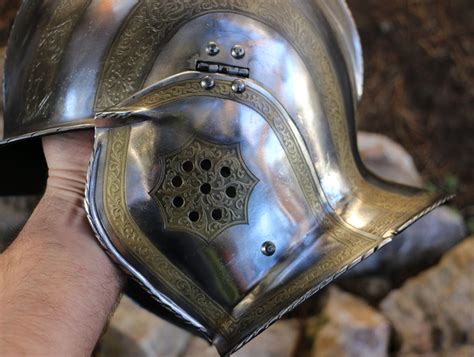 Sturmhaube Burgonet Luxury Etched Helmet Wulflund