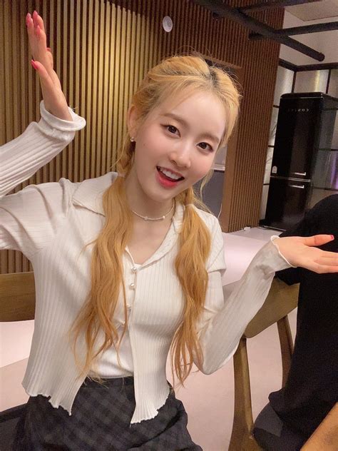 STAYC 스테이씨 on Twitter 시은 짠