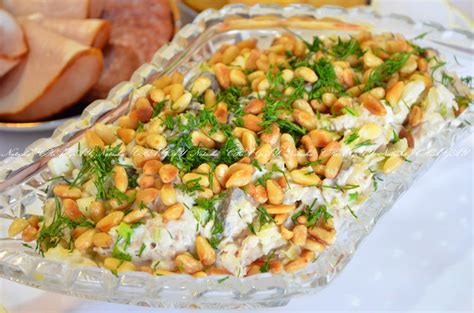 Салат с кедровыми орешками, курицей и грибами: 8 фото в рецепте