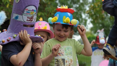 Gallery Easter Hat Parades Western Advocate Bathurst Nsw