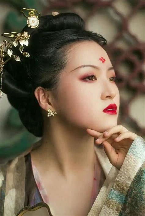 抖音小姐姐古裝造型讓人驚艷，看到真容後，網友：不好意思打擾了 每日頭條