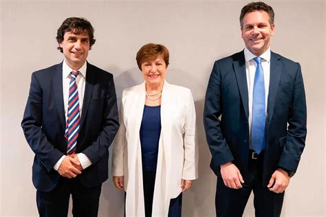 La directora del FMI Kristalina Georgieva felicitó a Alberto Fernández Espero colaborar con