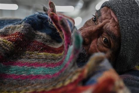 New Delhis Homeless Shiver Through Harsh Cold Snap Licasnews
