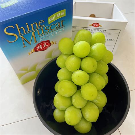 2024 ギフト岡山県産 シャインマスカット 晴王 特秀品 1房700g 贈答用 御中元 御歳暮 敬老の日 葡萄 ぶどう ブドウ プレゼント