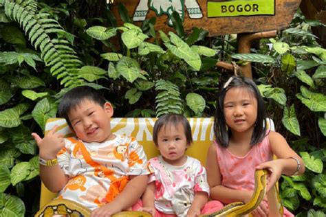 Jemima Putri Marcus Gideon Buat Ngeri Usai Hampir Menggigit Ular Saat Sesi Foto Di Taman Safari