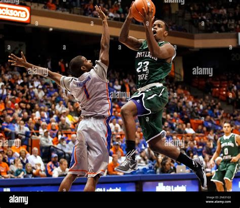 Portland States Dashaun Wiggins 23 Shoots Over Boise States Mikey