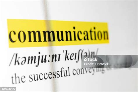 컴퓨터 화면에 노란색으로 강조 표시된 통신 텍스트 매크로 샷 0명에 대한 스톡 사진 및 기타 이미지 0명 공연 교과서 Istock