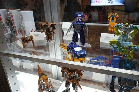 Botcon 2014 Hasbro Transformers Figure Display Photos Part 2 Transformers News Tfw2005