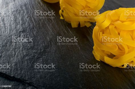 원시 노란색 이탈리안 파스타 페치시 네 페투 셀 또는 Tagliatelle 0명에 대한 스톡 사진 및 기타 이미지 0명